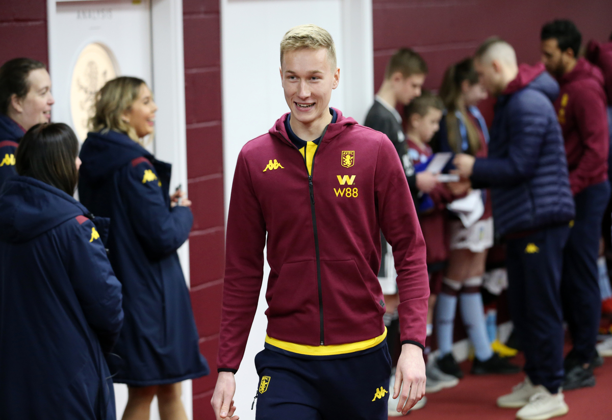 Aston Villa goalkeeper signs new contract to remain at club