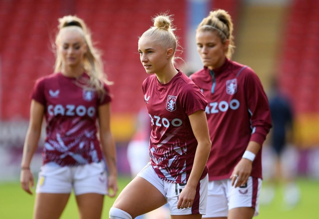 Aston Villa women sign Lucy Staniforth from Manchester United